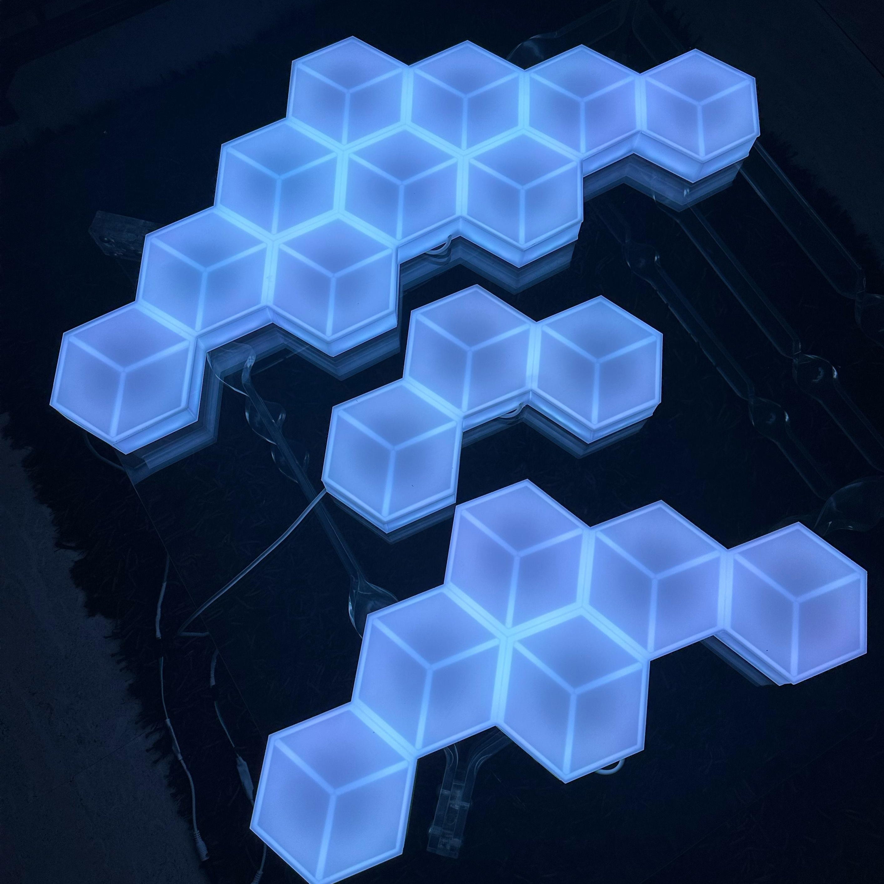 Hexa Panel – Beaming Lights